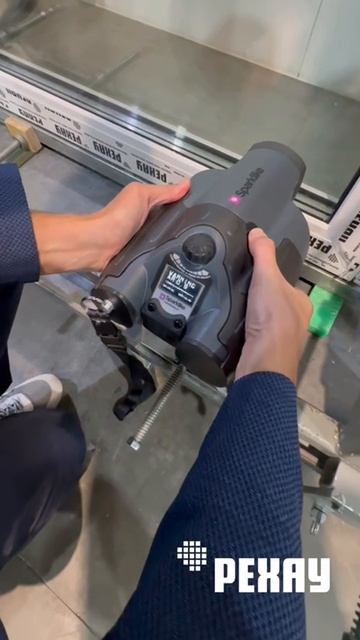 Испытание пластиковых окон из профиля РЕХАУ от компании Максиформ на наличие аргона в стеклопакете