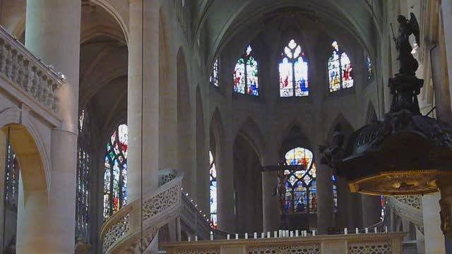 Церковь Сент-Этьен-дю-Мон - Париж, Франция.