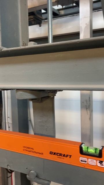 Уровень полосового пути в зоне забоя.