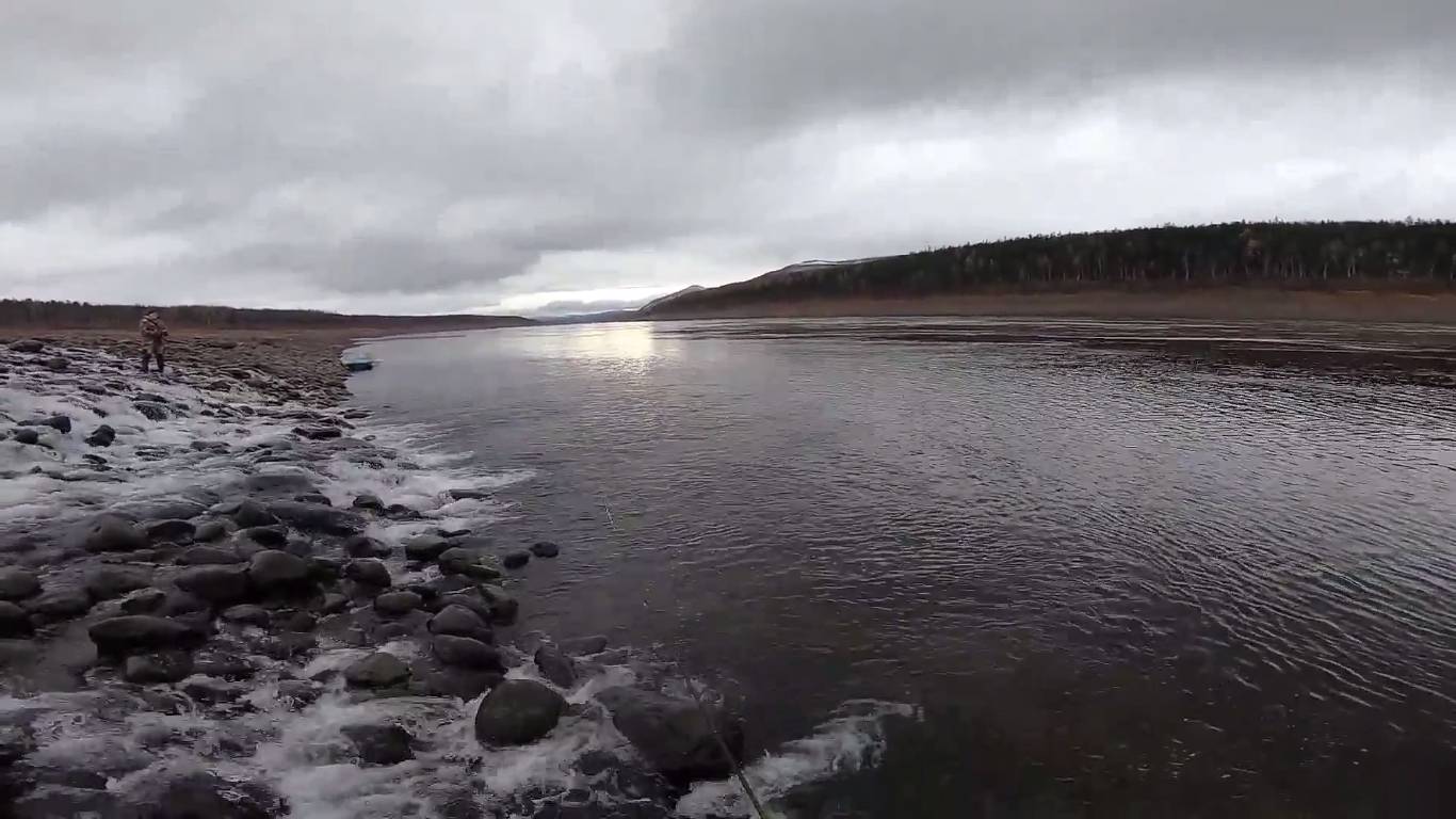 Рыбалка на новой лодке. Ловля хариуса на реке Нижняя Тунгуска. Часть 1-я.