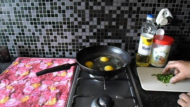 Яичница на завтрак .Куда уж проще.