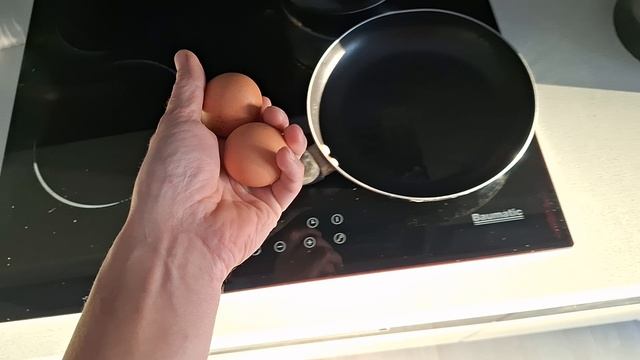 как сделать, что бы  яйца  не слиплись