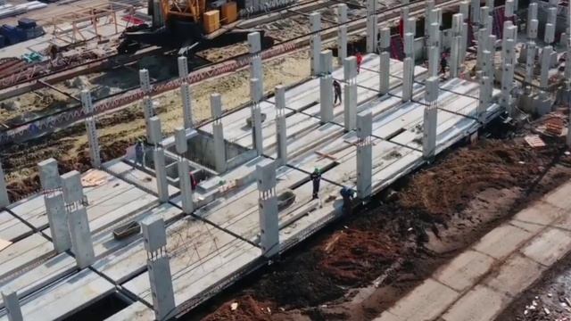 Дома на разных этапах строительства