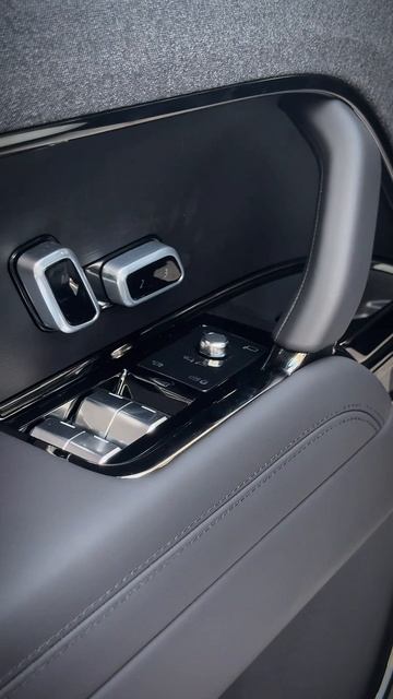 К нам поступил Range Rover Sport в топовом белом цвете и комплектации Autobiography