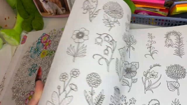 планирую картинки на март и оформляю трекер на месяц✨