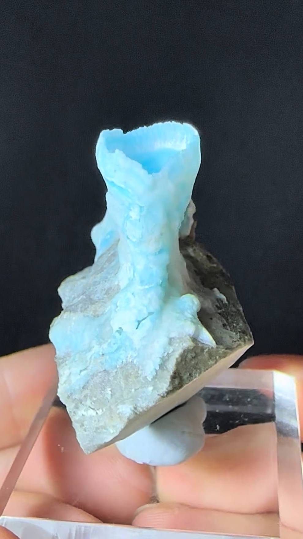 Редкость! Голубой пещерный арагонит;