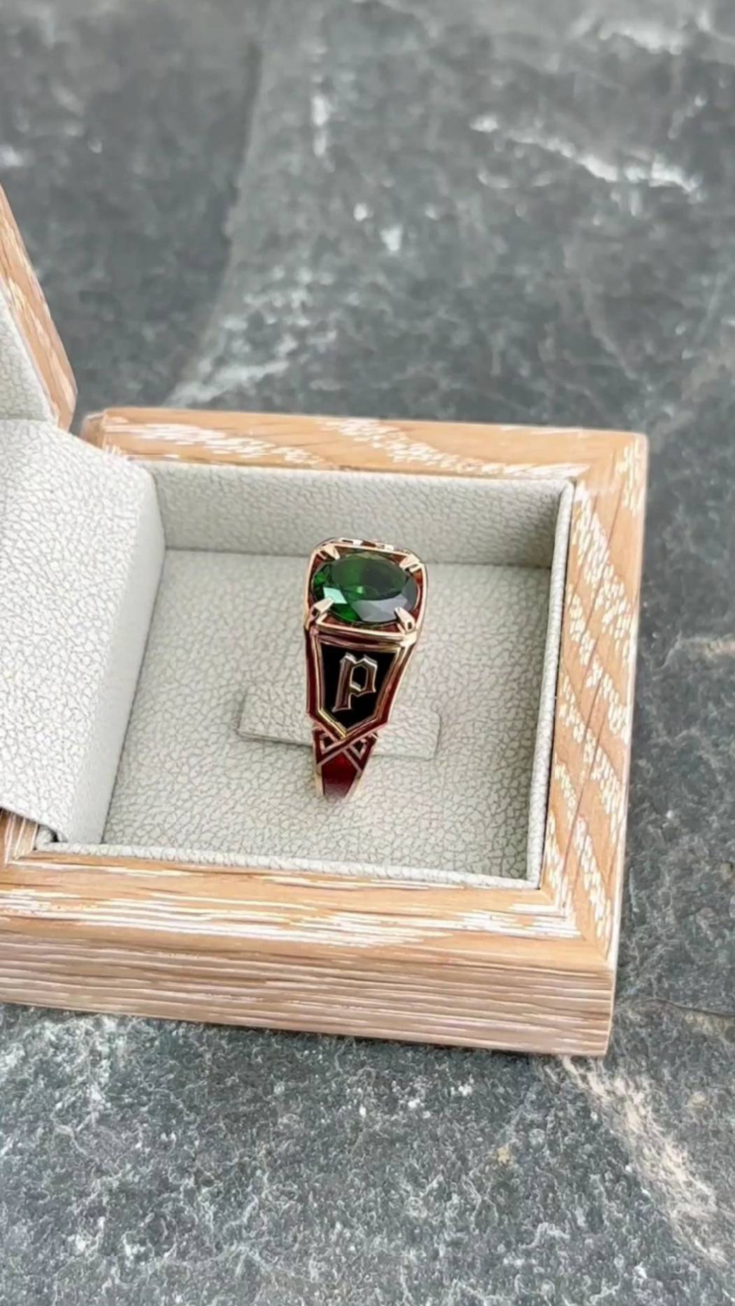 Перстень с турмалином из розового золота