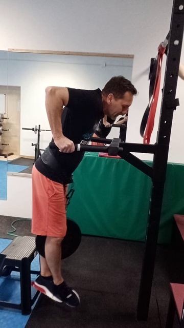 Возраст 40+ Вес утяжелителя 20 кг Количество повторений 10