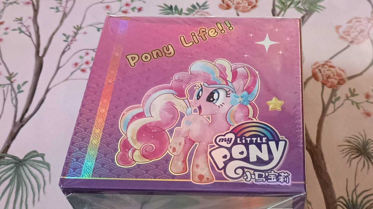 Коллекционные карточки по вселенной «My Little Pony»