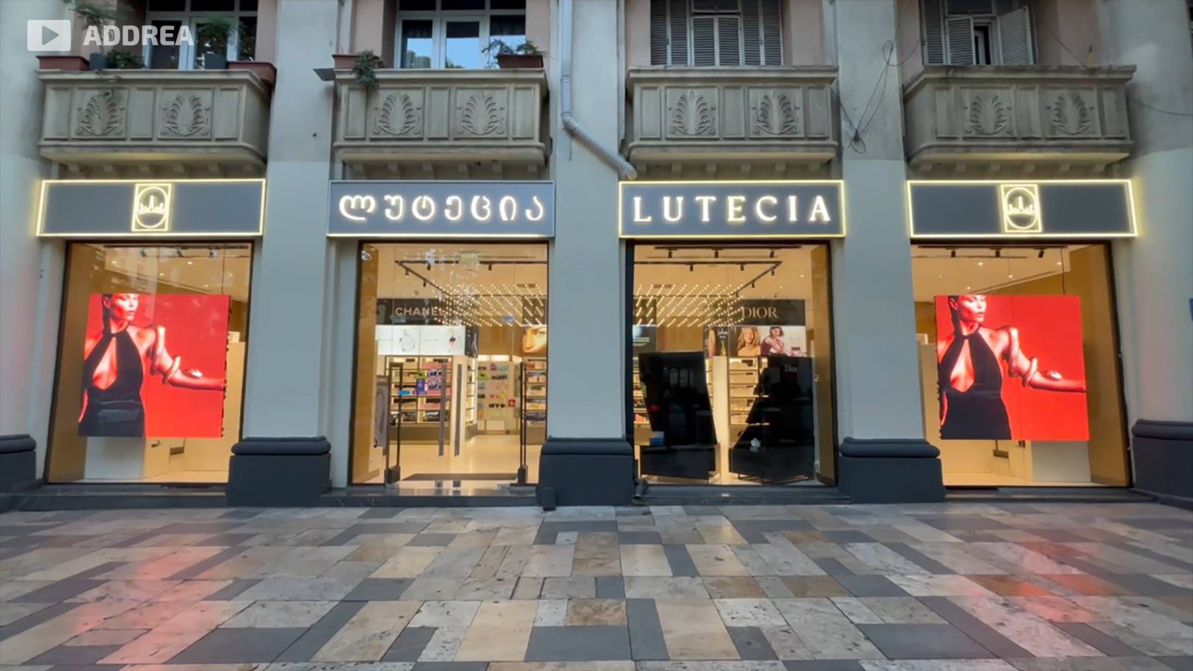 LED экраны в витрине с системой удаленного управления контентом в  бьюти-ретейлере Lutecia в Тбилиси
