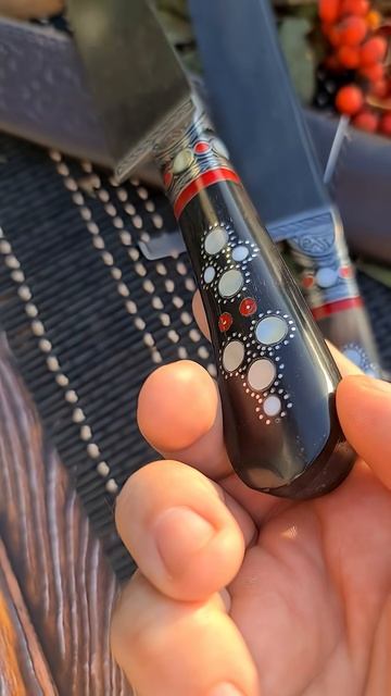 Однако каков красавец! усто Элбек сделал новые пчаки и отдал нам.