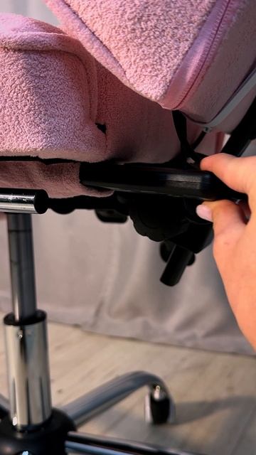 Кресло вибромассажное 1584 AVANTI игровое розовое