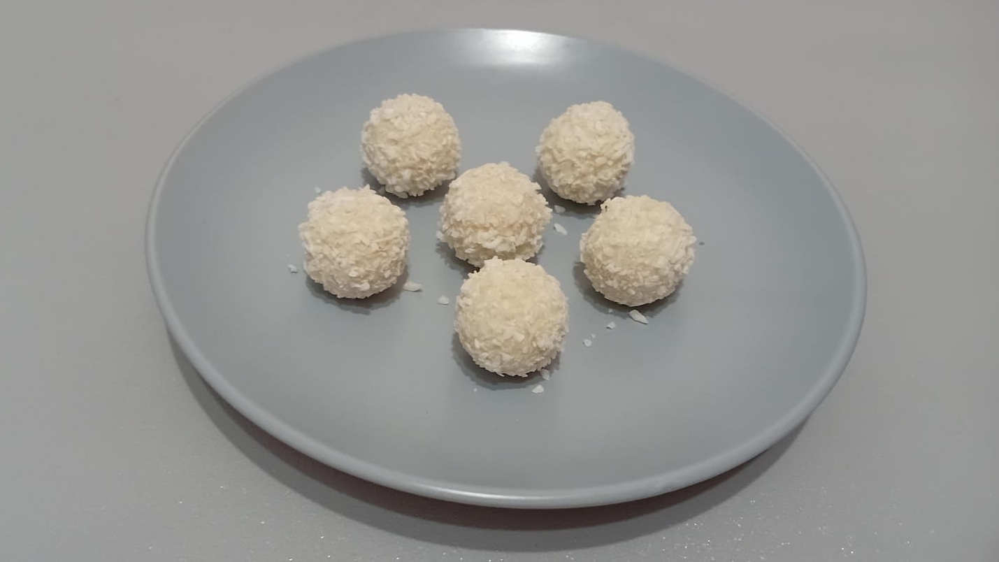 ОБАЛДЕННЫЕ КОНФЕТЫ РАФАЭЛЛО С ОРЕШКАМИ КЕШЬЮ