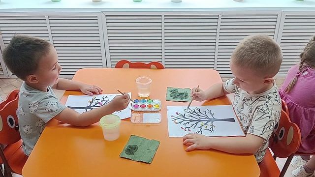 Рисование "Листопад" (воспитатель Трушова Г.М.)