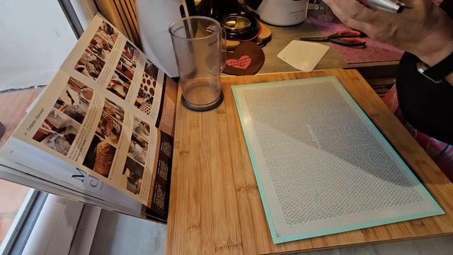 Шоколадные Макаронсы и  Карамельно-Шоколадный Ганаш. Техника в видео. Рецепты в описании.