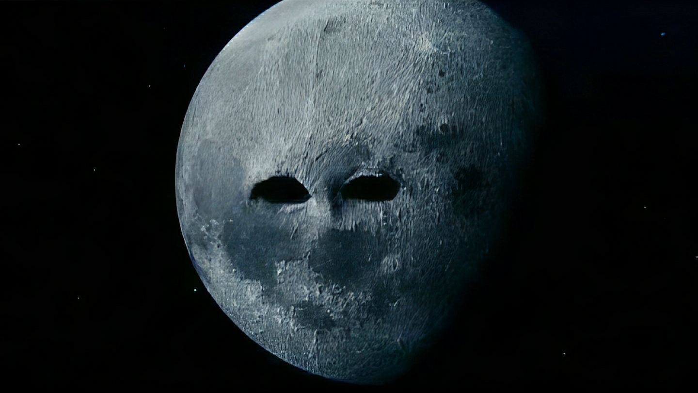 Луна проснулась. Секретные материалы