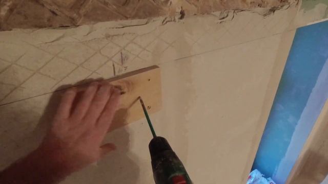 День 80-82. Ошкуривание. Монтаж маленького карниза. Восстановление потолка с гипсовой лепниной.