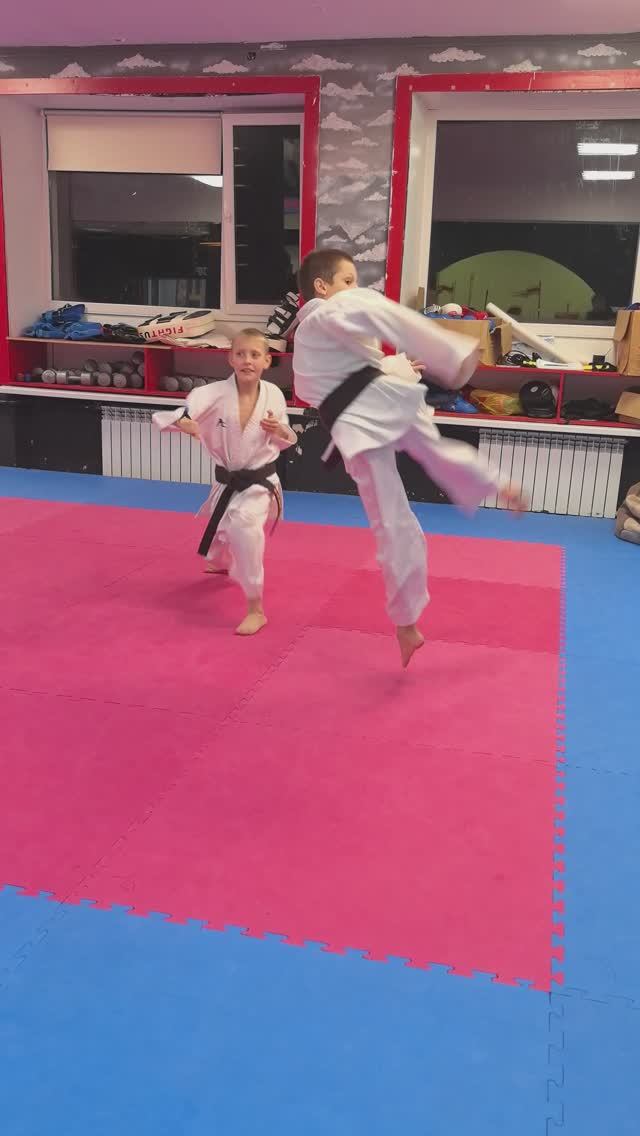 *Раскрываем тайну: секрет исполнения удара уширо-уро-маваши-тоби гери!*