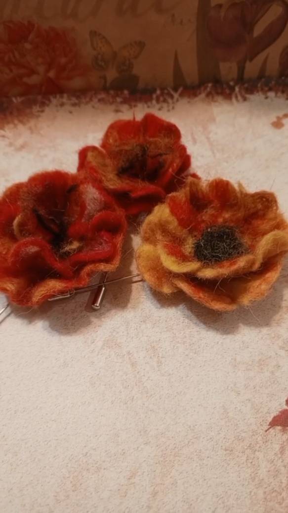 Маки из шерсти!?! Цветочки-брошки сделанные в технике сухого валяния!!!