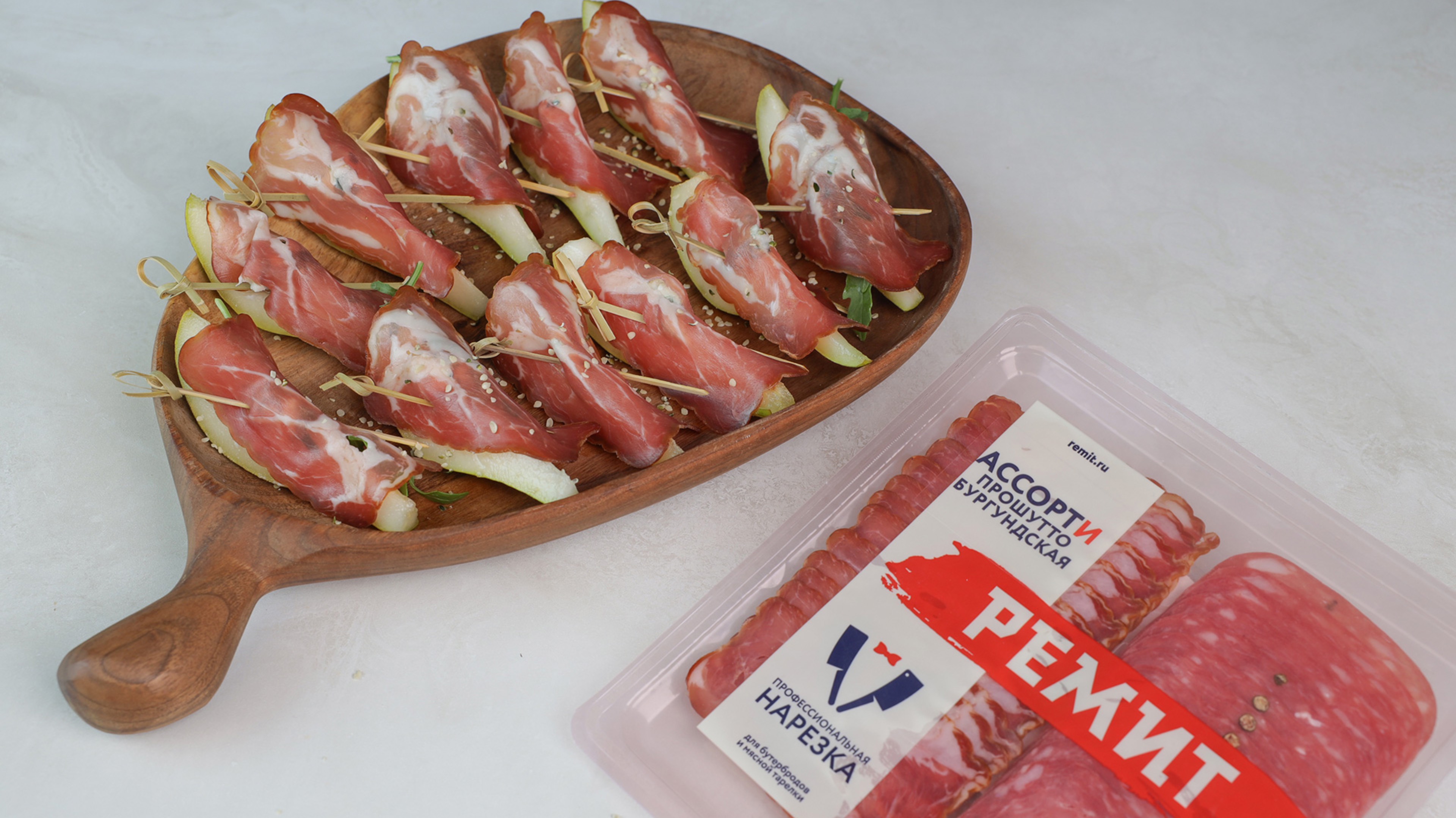 Закуска с грушей, Бургундской колбасой и прошутто