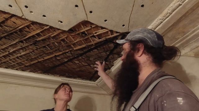 День 83. Еще установка. Углы и детали большого карниза из гипса. Восстановление потолка с лепниной.