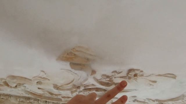 День105-108. Ошкуривание. Реставрация и ремонт потолка с гипсовой лепниной и штукатурных карнизов.