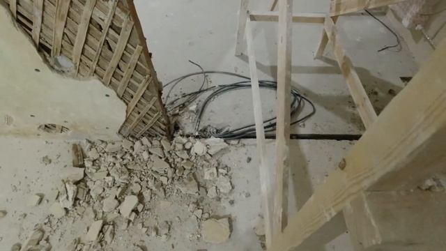 18. Стены 4. Всякое. Еще мы заделали ненужный дверной проем в деревянной стене. 30.11-21.12.2022