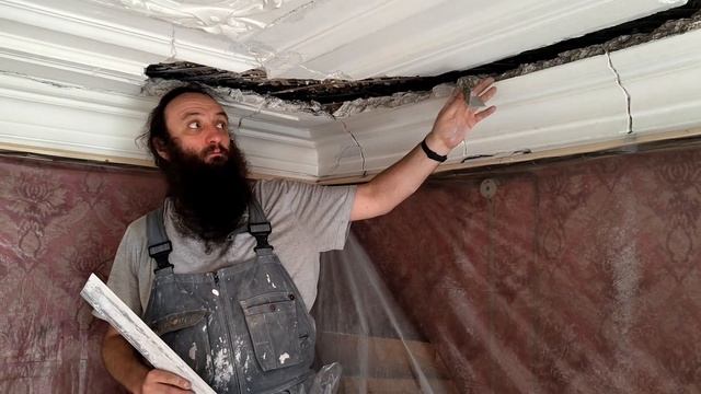 Взлетели потолки. Косметический ремонт. Последствия демонтажа в старом фонде Санкт-Петербурга.