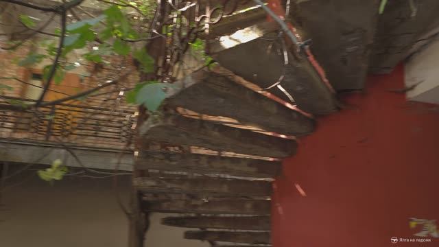 Что это было? Многоуровневое общественное пространство с винтовой лестницей в центре Никиты