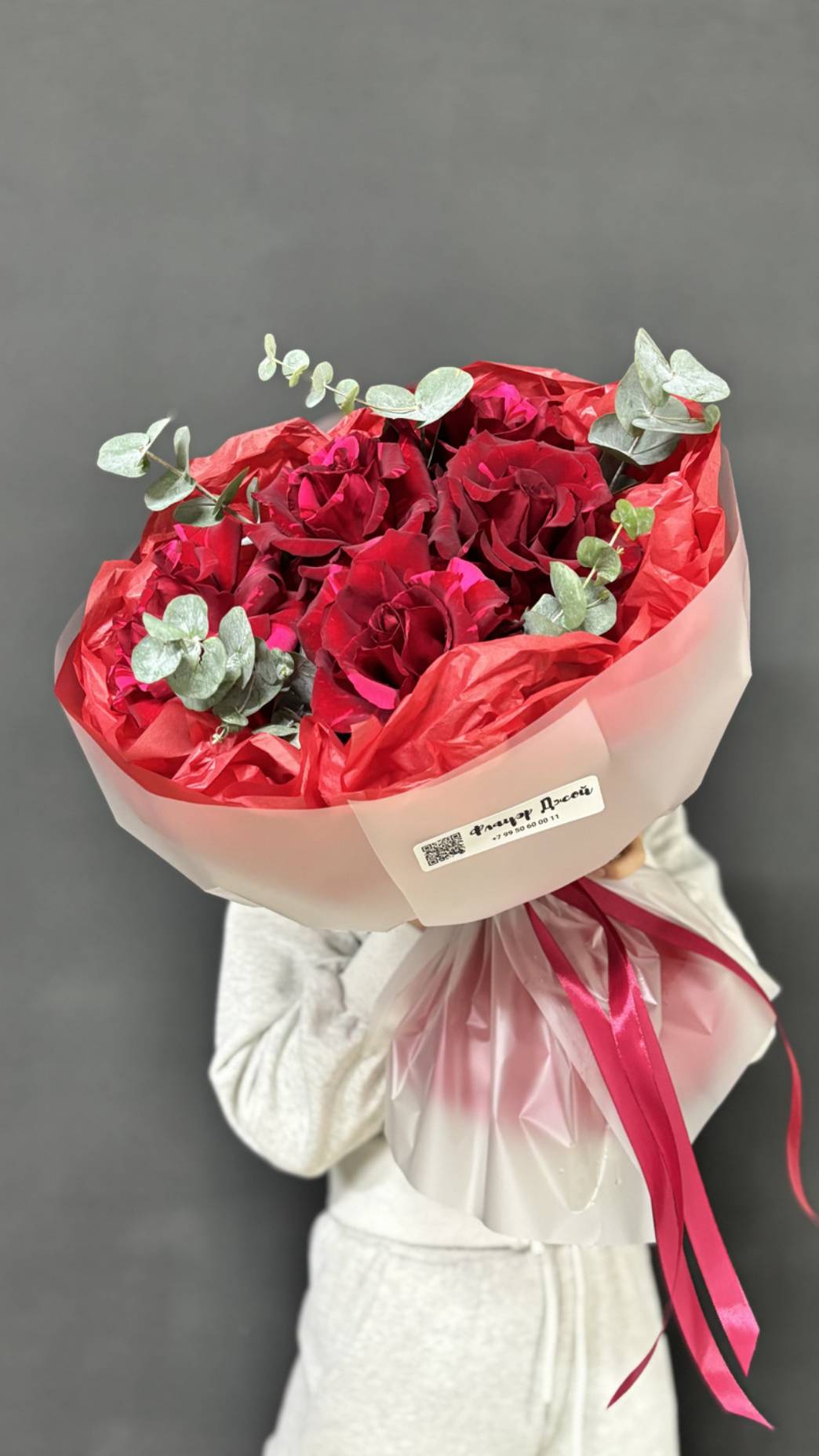 Букет из 5 красных французских роз с эвкалиптом / арт. 3514