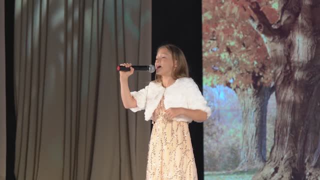 "Учитель". Солистка Екатерина Баранова.