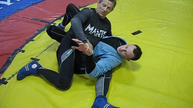 2017 год. Работа на кисть из положения в контроле сбоку.