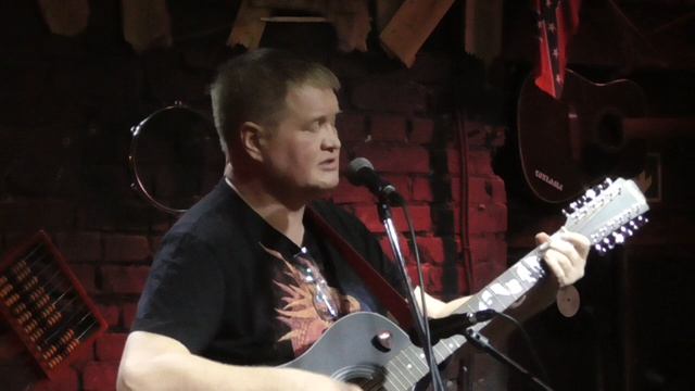 "Видишь я пришел - ты была права" поёт Болгов Евгений в Гараж Сарай "Открытый микрофон" Питер