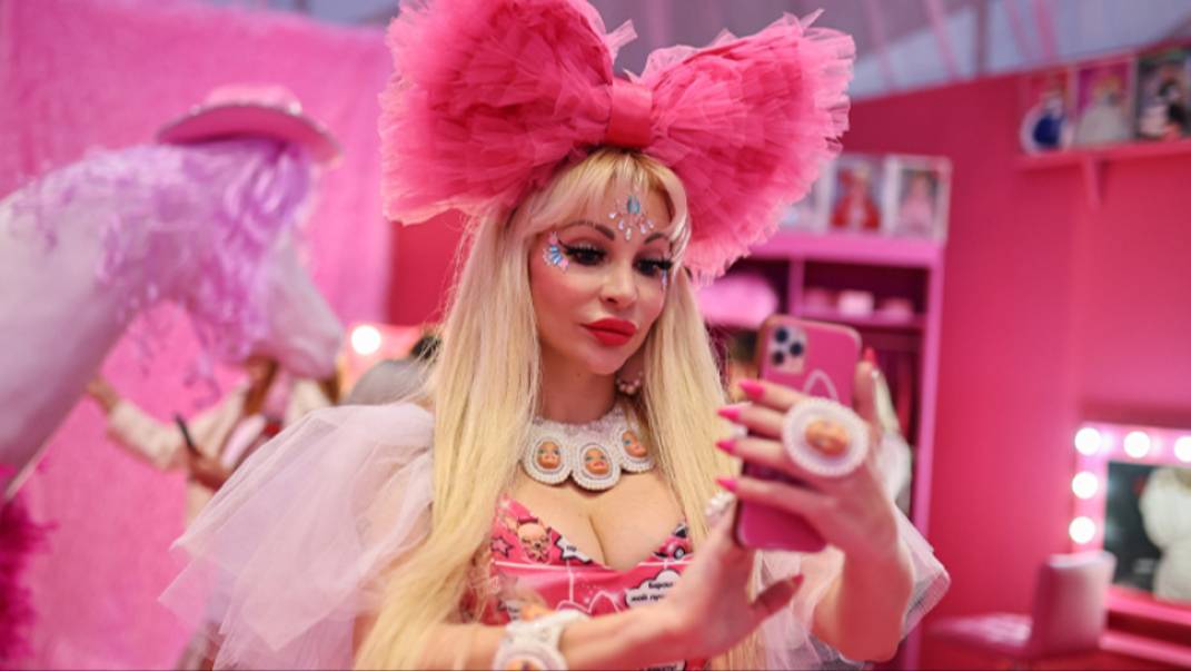 От кукол до засушенных насекомых: что коллекционируют звезды шоу-бизнеса