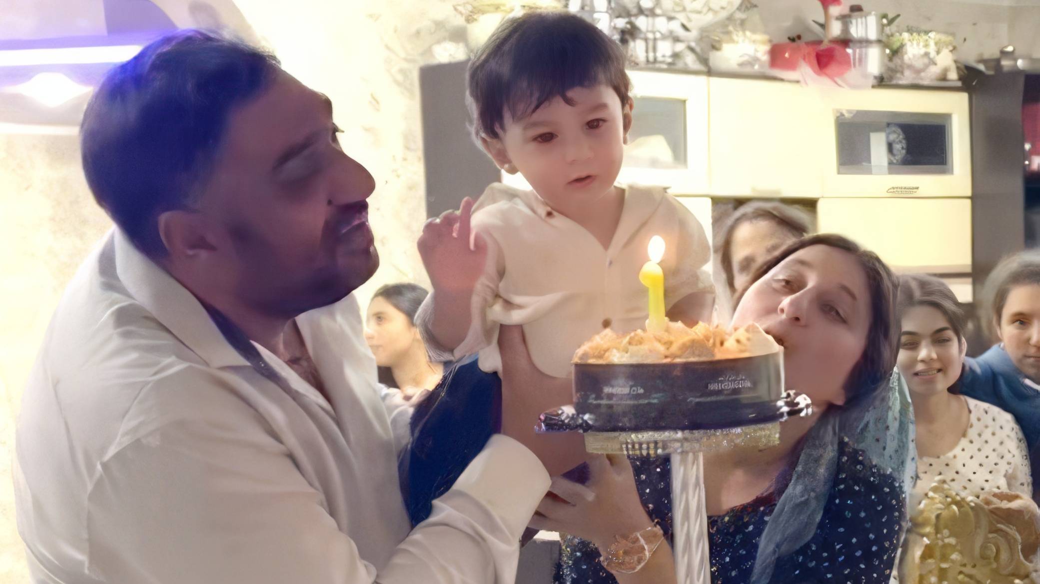 О Адам Плащуно справляет бэршоро лэ унокости лэ Серафимости