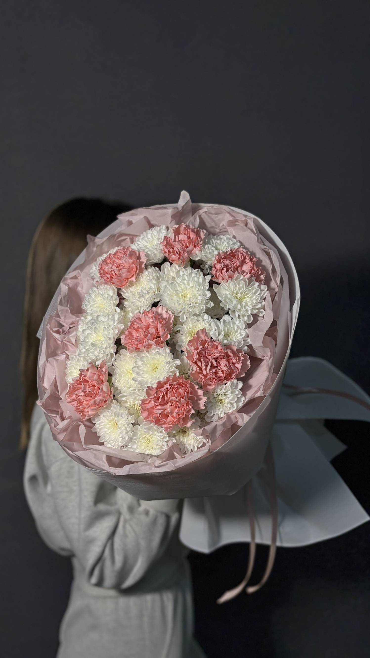 Букет из кустовых хризантем и диантусов / арт. 3508