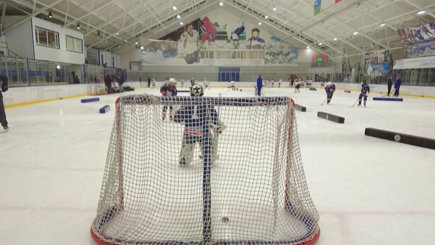 Хоккеисты нижневартовской школы олимпийского резерва получили новую экипировку