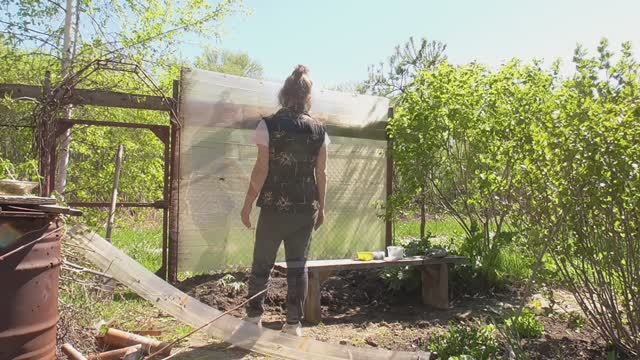 Забор из поликарбоната, снятого с теплицы. Своими руками