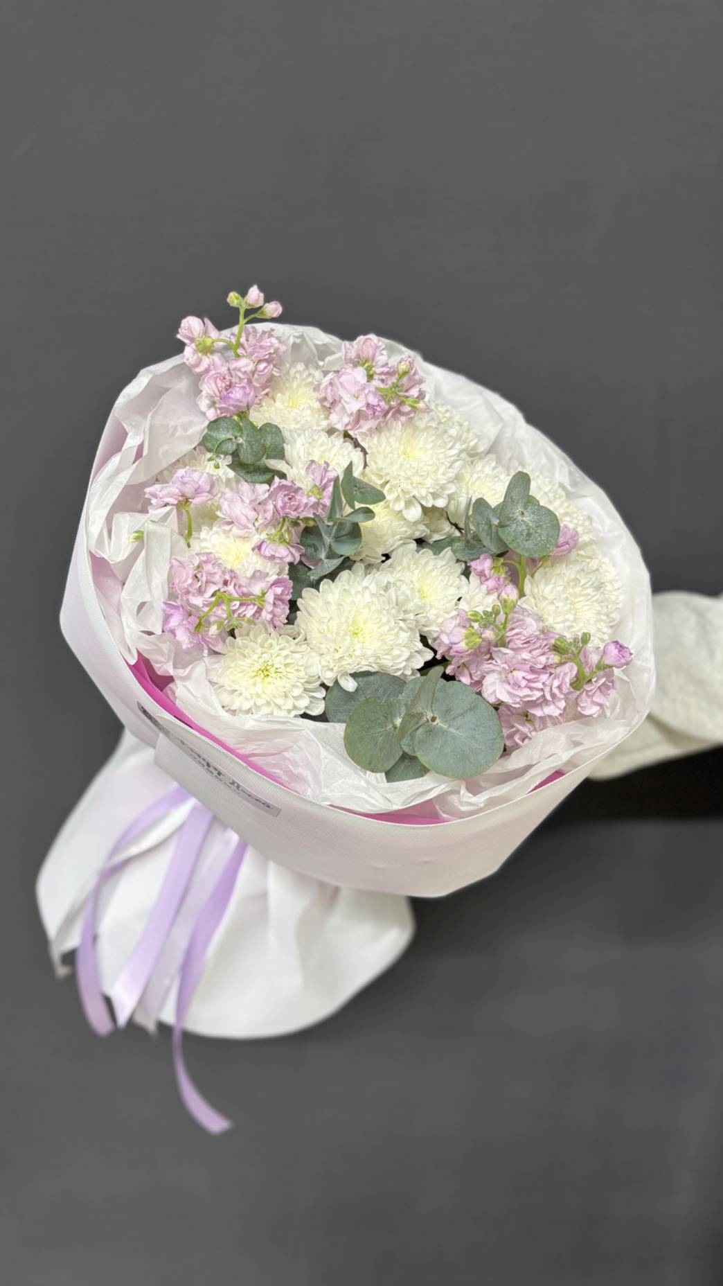 Букет с хризантемой, маттиолой и эвкалиптом / арт. 3519