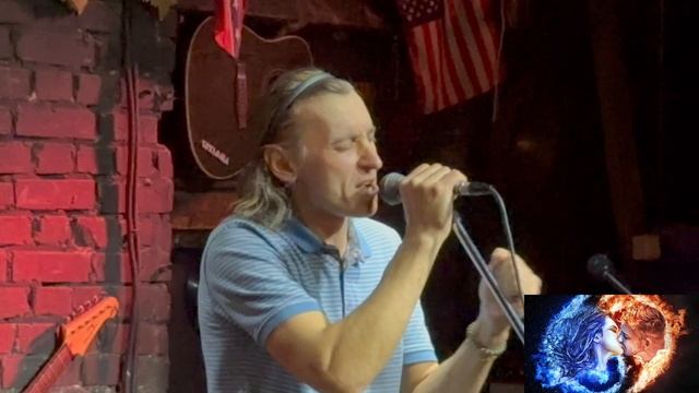 Павел поёт песню "Дорогие мои старики" в проекте ОМ "Гараж Сарай" Питер