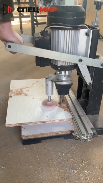 Станок для сверления и расточки отверстий под петли