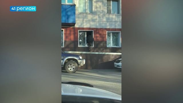 В БЕСХОЗНОЙ КВАРТИРЕ НА ДАВЫДОВА НОЧУЮТ БЕЗДОМНЫЕ • БЕЗ КОММЕНТАРИЕВ