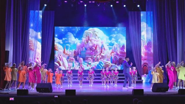 ПРАЗДНИК В ГОРОДЕ НАШЕМ  -  Павел Дымченко , ЗЕФИР, ТАНДЕМ