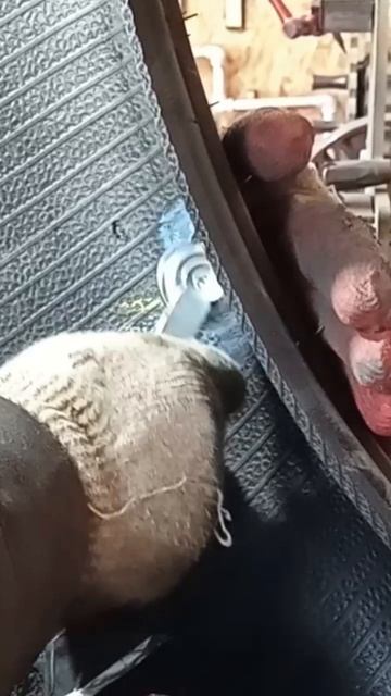 Ремонт прокола в плечевой зоне.