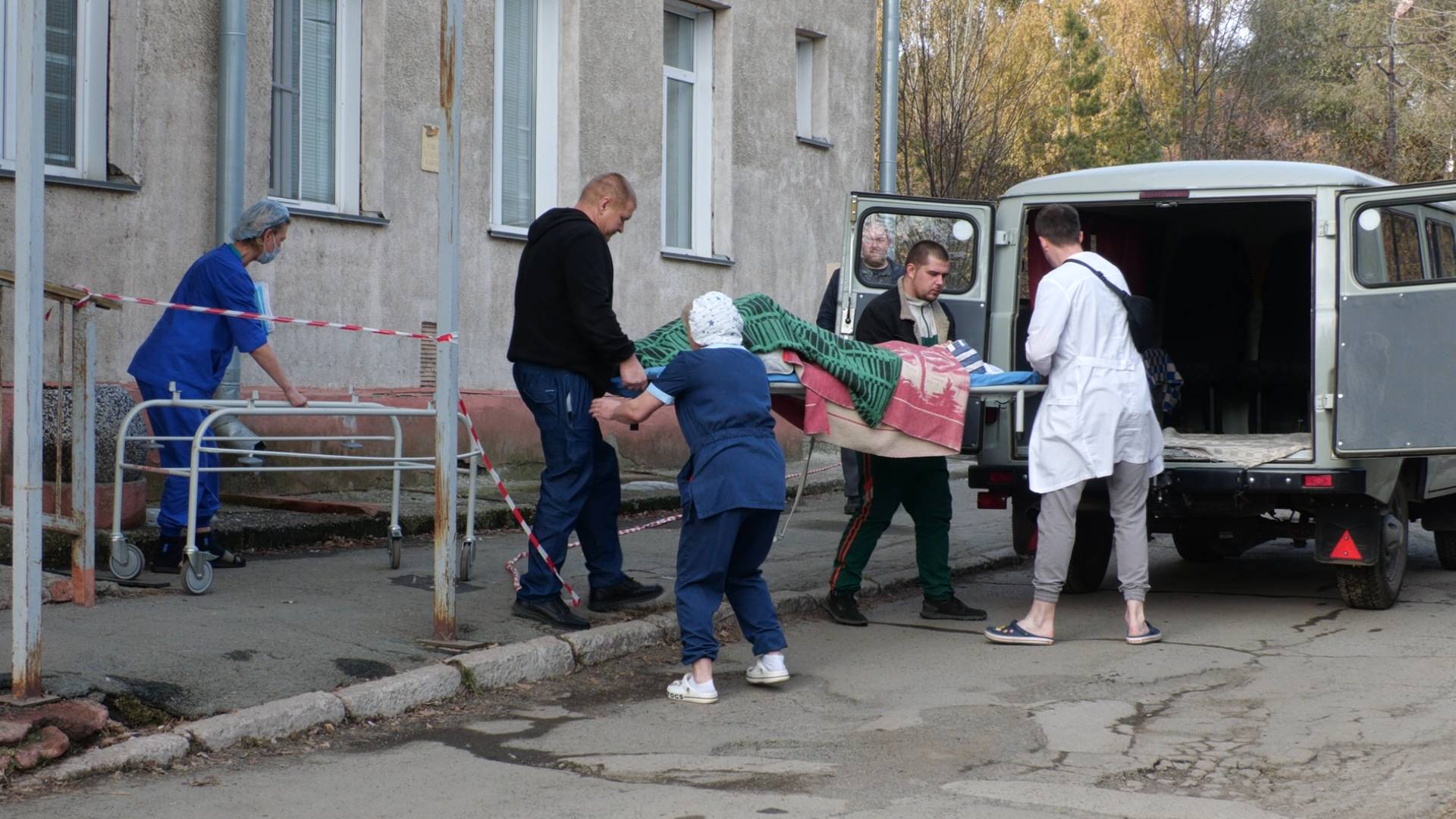 Потолок обрушился в детской больнице Новосибирска