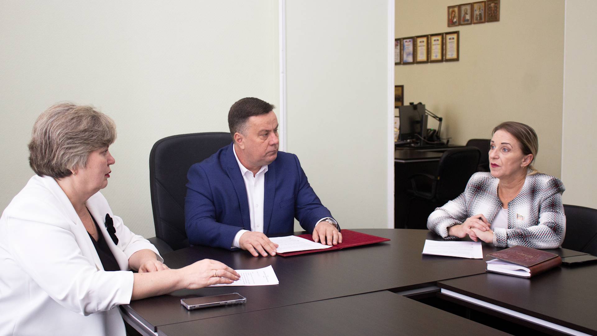 Константин Кузьмин встретился с Уполномоченным по правам ребенка в ДНР Светланой Малахай