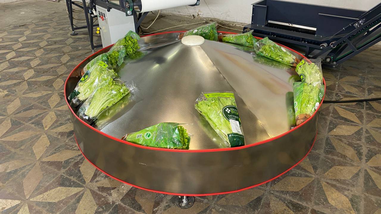 Конусный накопительный стол. 0995