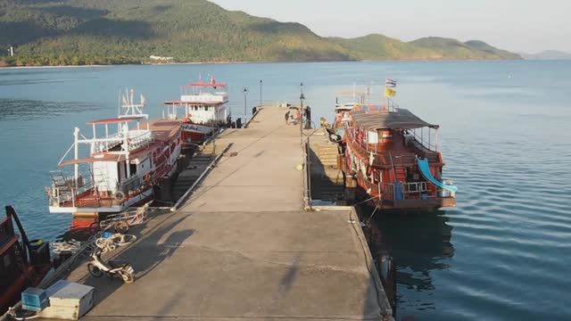 Пирс Банг Бао с маяком (Таиланд, остров Чанг).