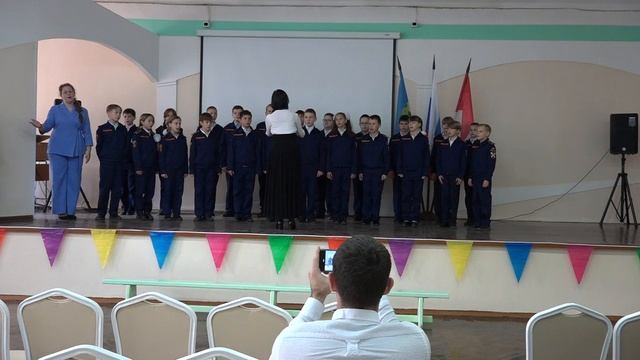 Хоровой коллектив "Молодые голоса" школы №3 - Мы за любовь