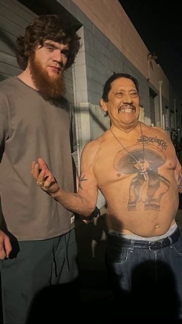 Шара Буллет и Дэнни Трехо: неожиданный дуэт в кино! 🎥 #shorts #шарабуллет #дэннитрехо #кино #ufc